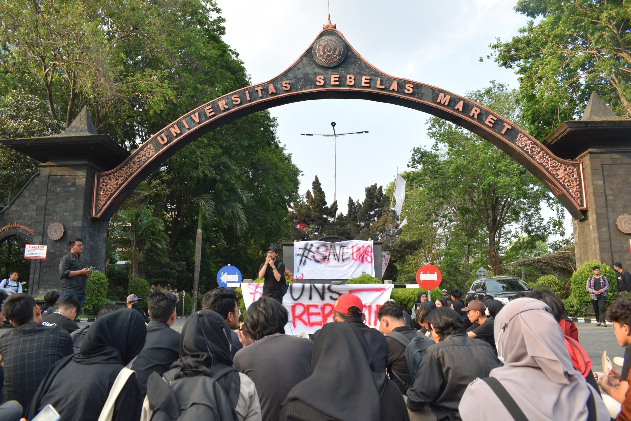 Soroti Isu di Kampus, BEM UNS Gelar Mimbar Bebas Ungkap Keresahan ... Soroti Isu di Kampus, BEM UNS Gelar Mimbar Bebas Ungkap Keresahan ...